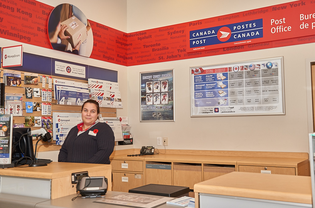 Canada Post Office Confederation Court Mall